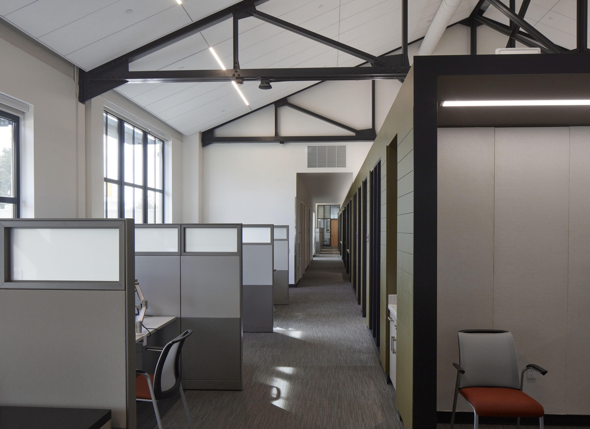 Gallery of Walker Hall Graduate Student Center / LMS Architects - 15