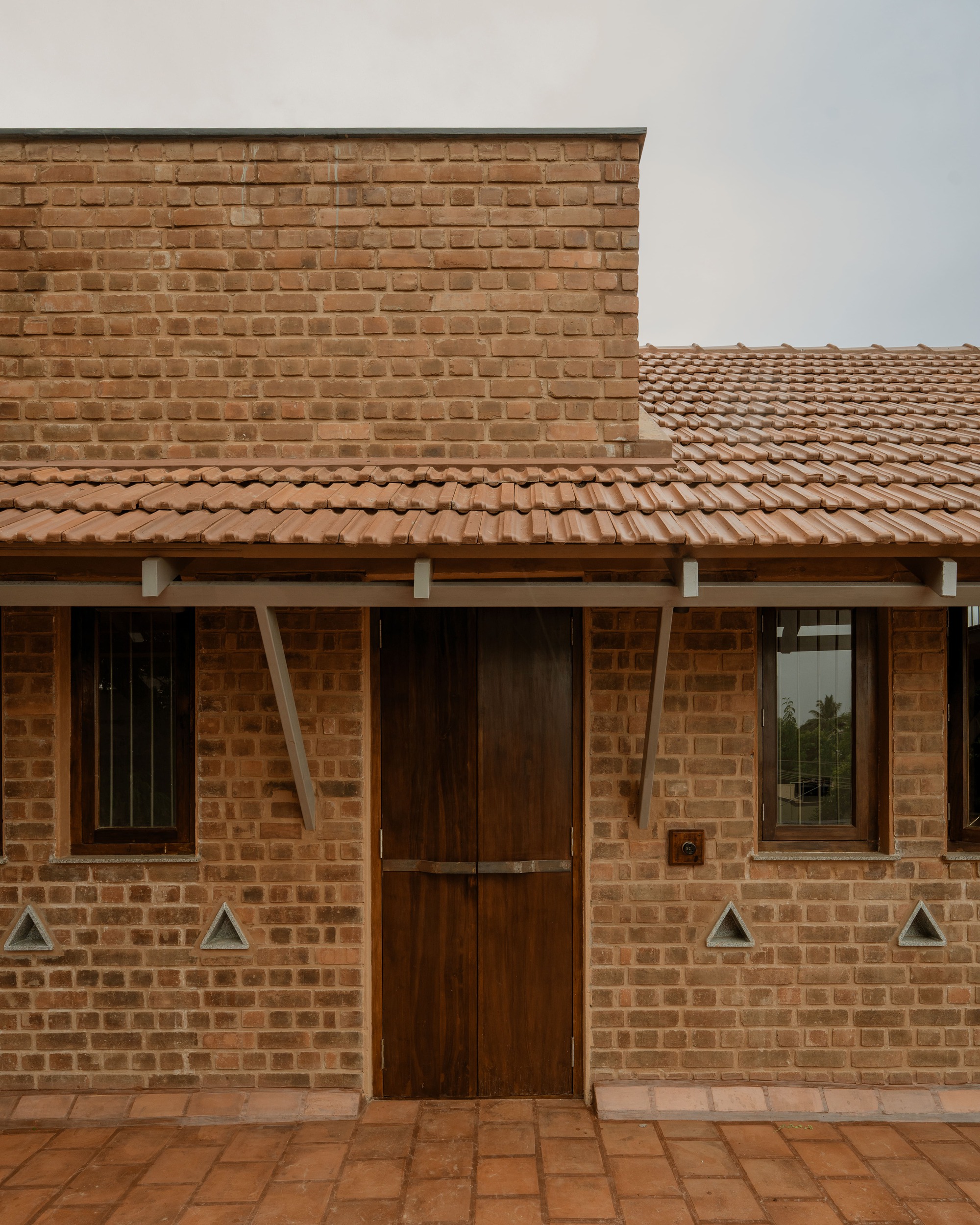 Gallery of Adorn House / Bhutha Earthen Architecture Studio - 9
