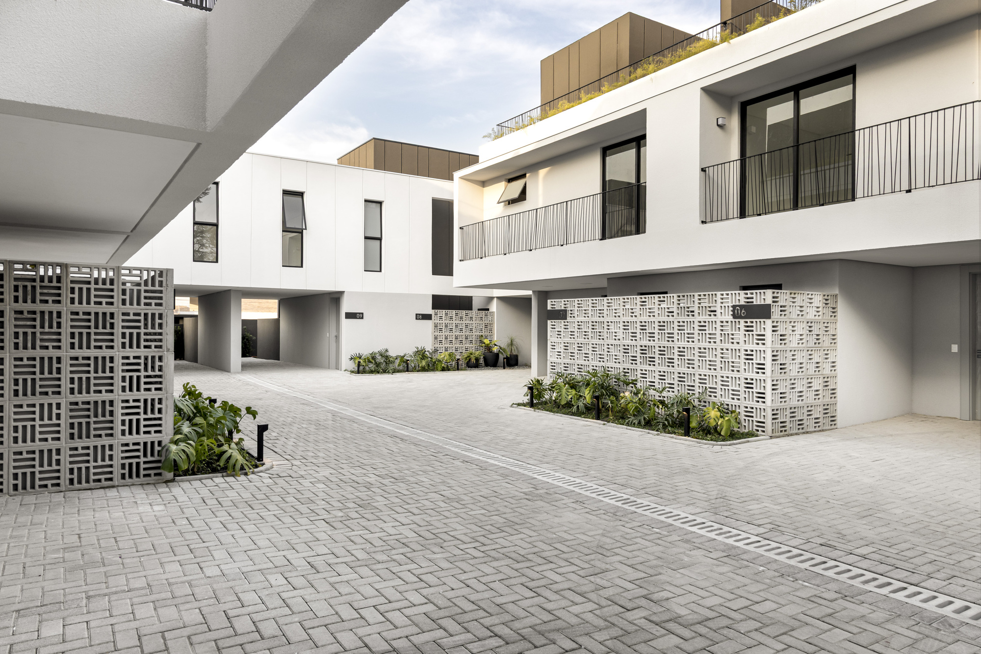 Gallery of Casas Blanc 59 Residential Complex / Nommo Arquitetos - 18