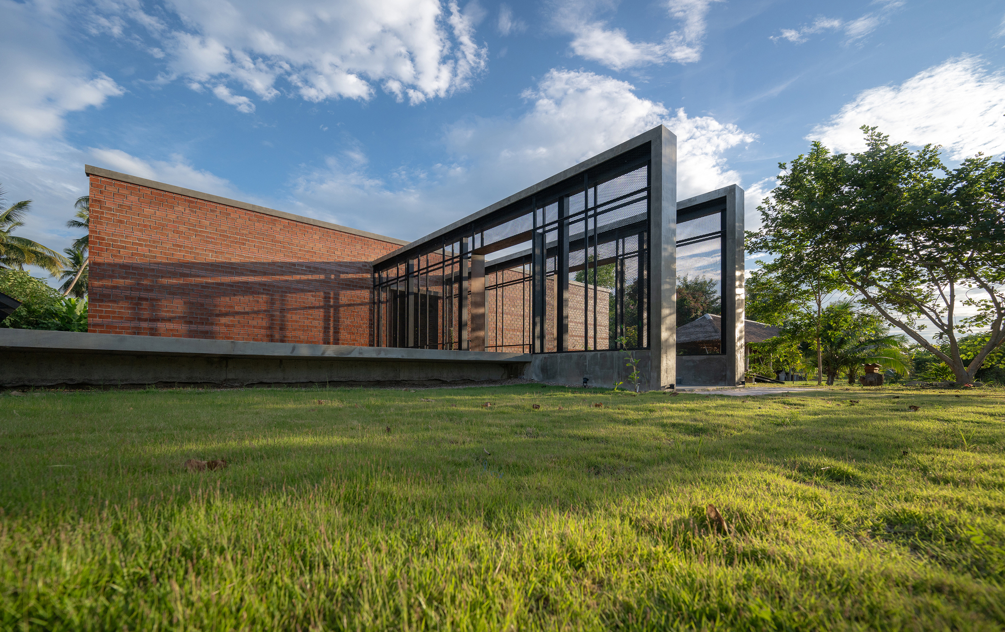 Gallery of Cheewit Cheewa Home of Nature / Teerachai Leesuraplanon ...