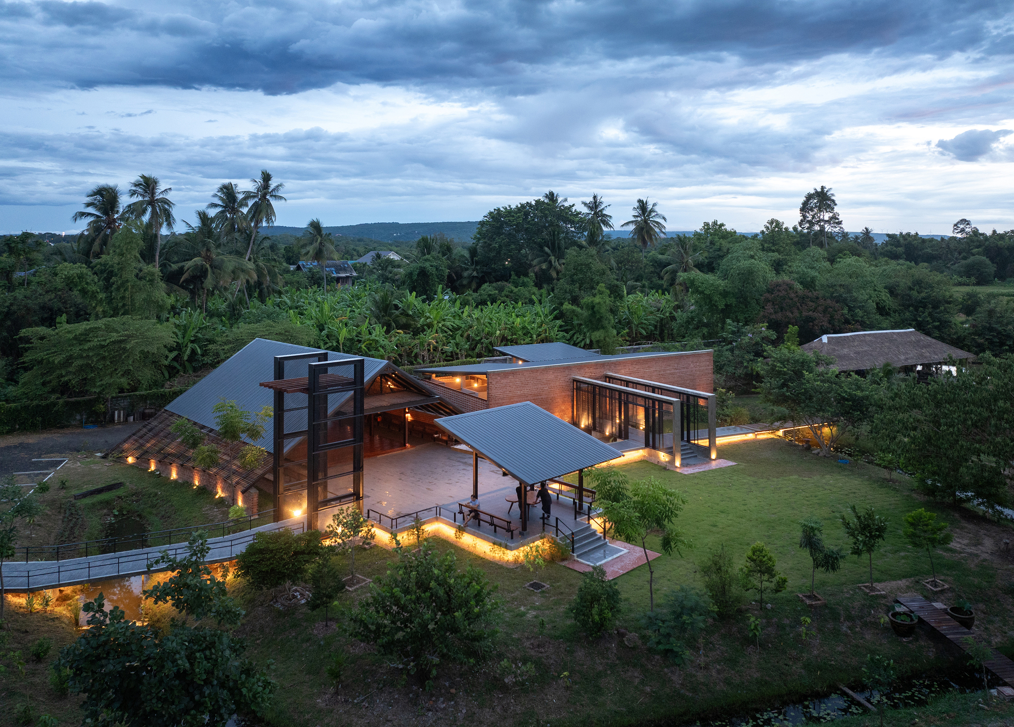 Gallery of Cheewit Cheewa Home of Nature / Teerachai Leesuraplanon ...