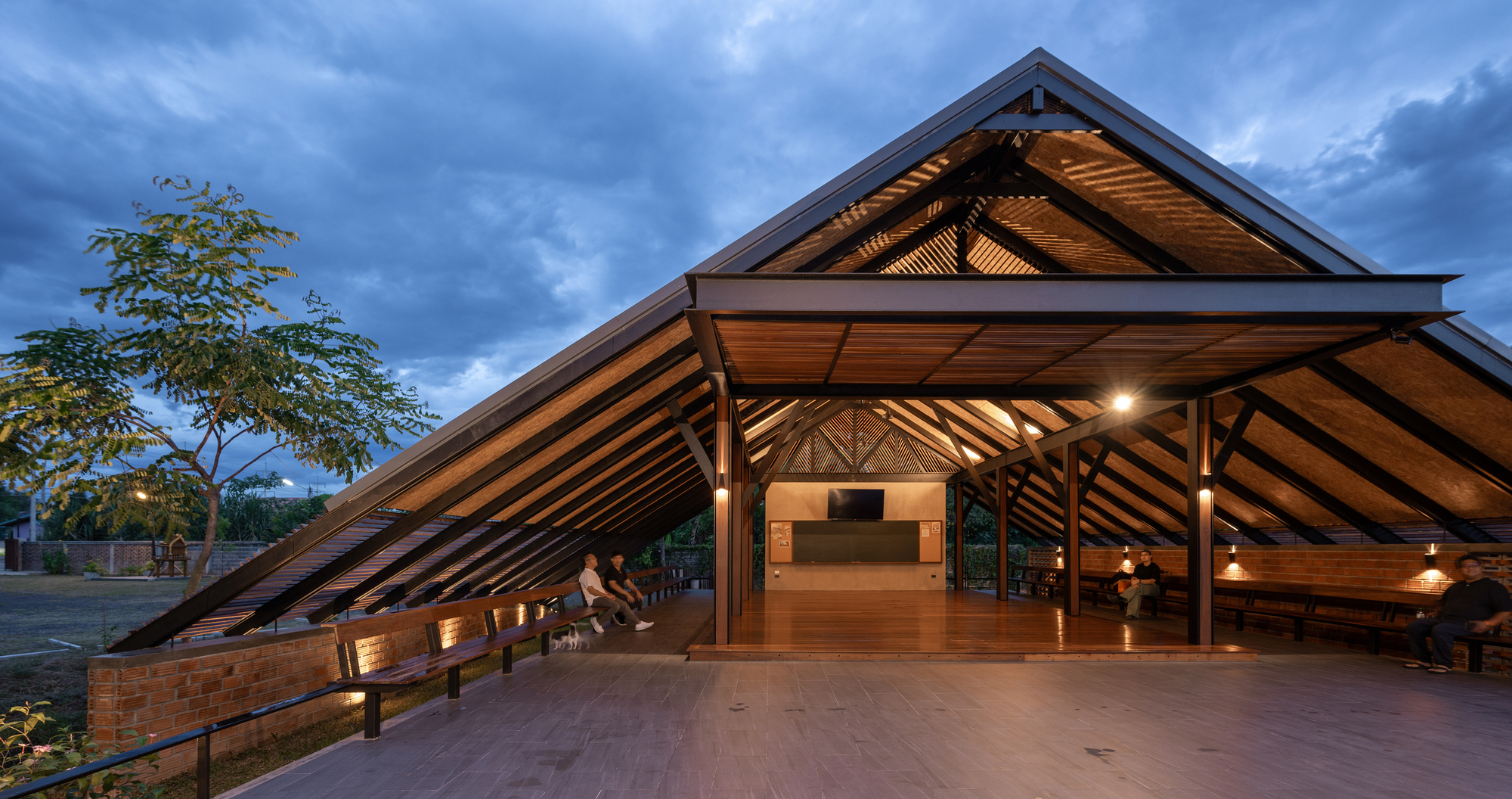 Gallery of Cheewit Cheewa Home of Nature / Teerachai Leesuraplanon ...