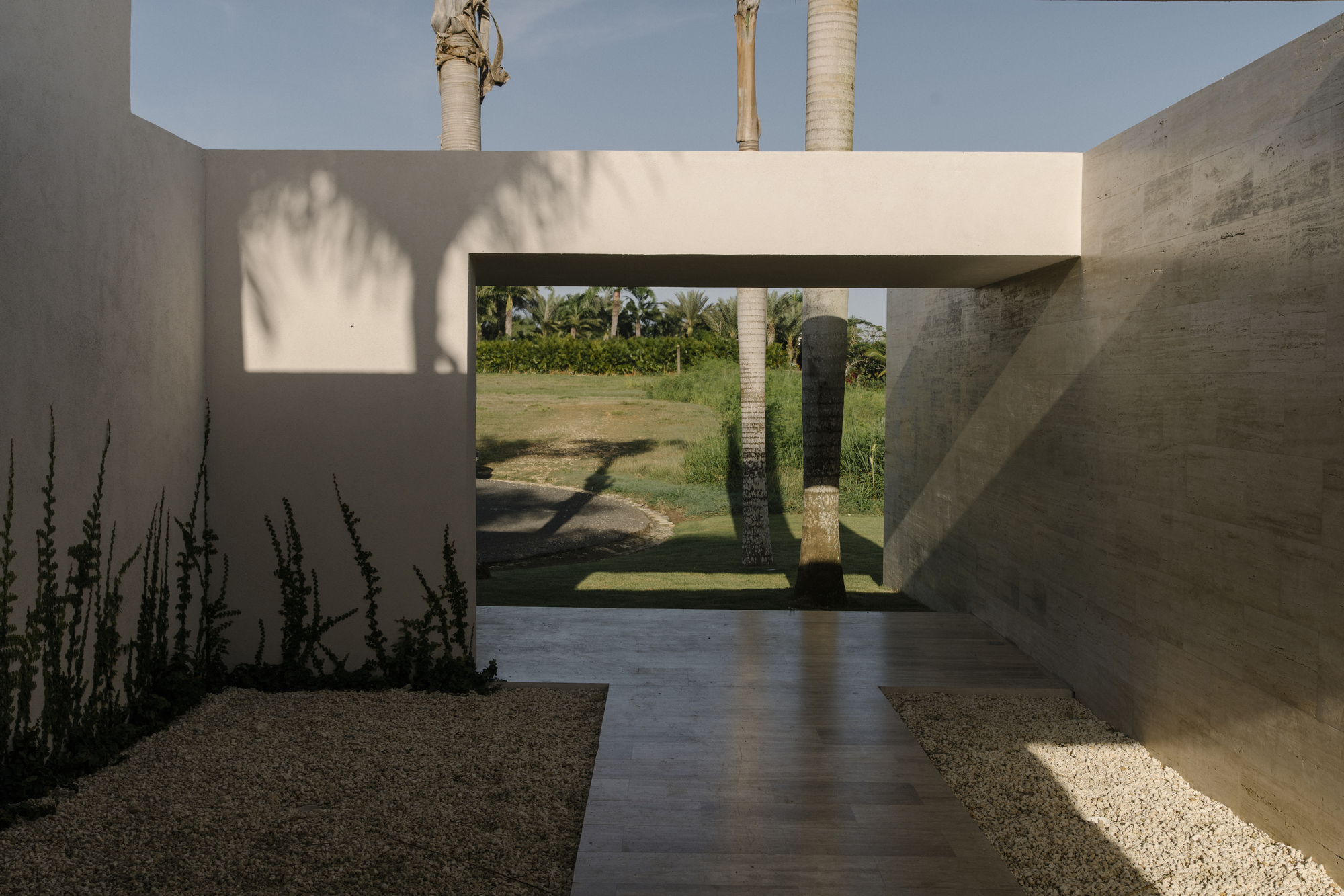 Gallery of Flamboyanes 41 House / Estudio Mazara - 11