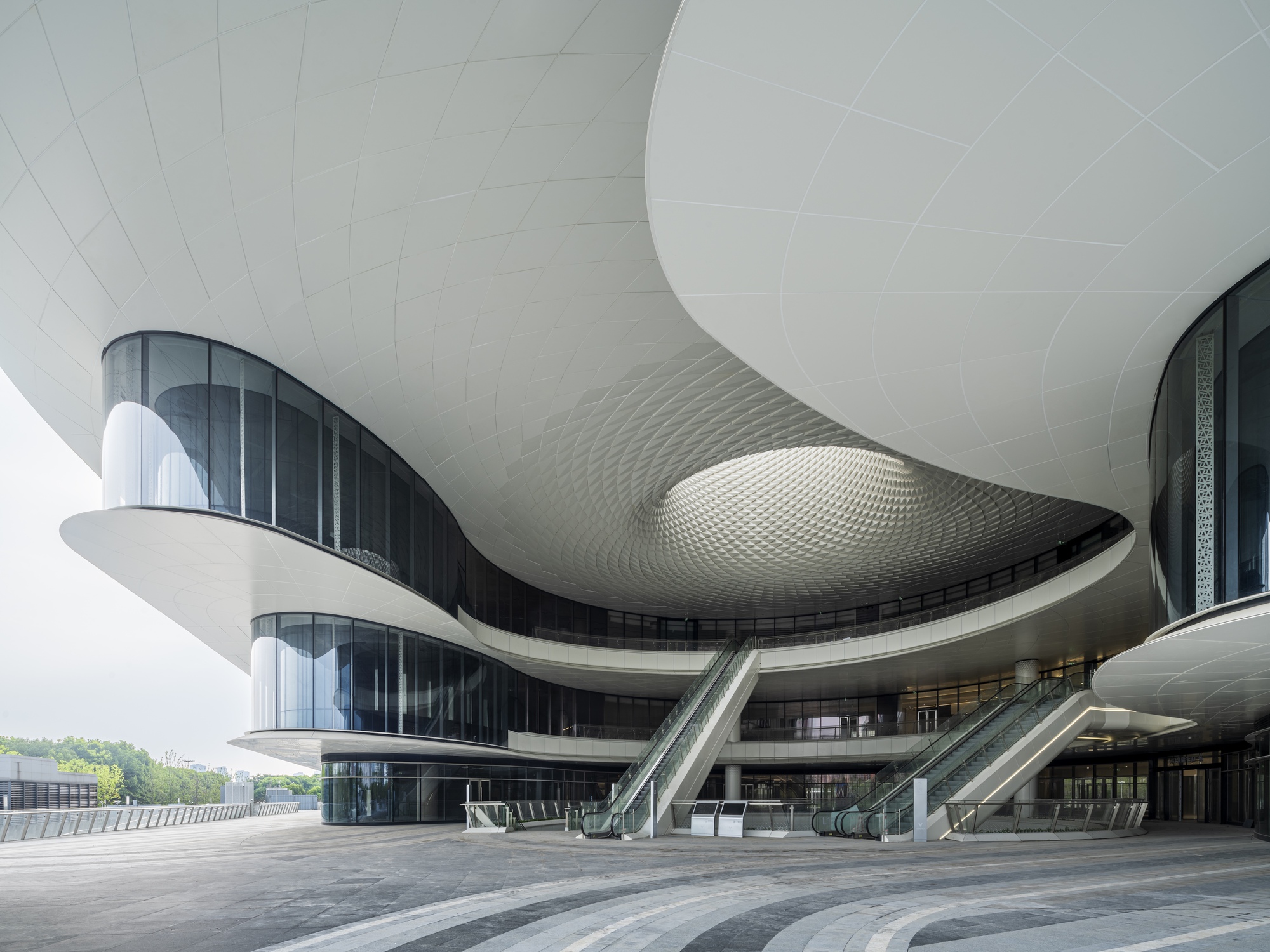 Gallery of Suzhou Wujiang Songling-Avenue Bus Terminal / Nikken Sekkei - 17