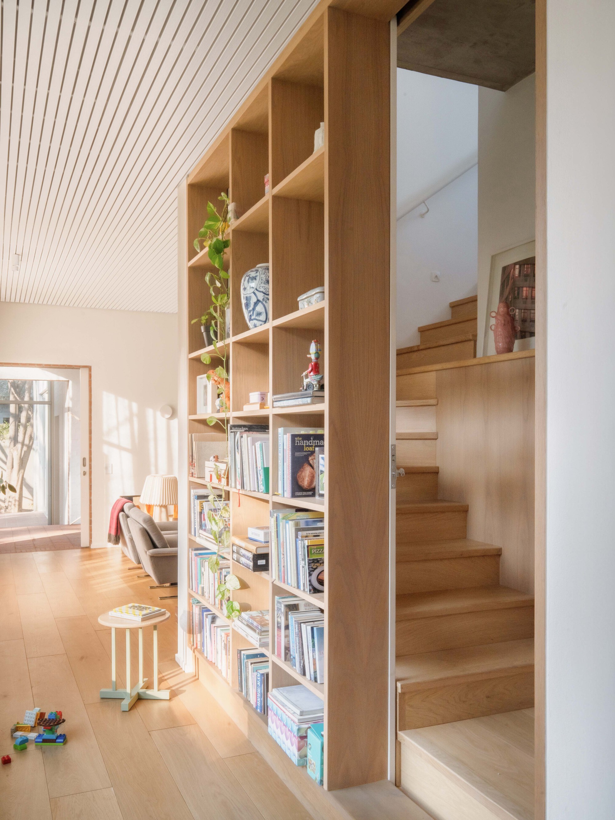 Gallery of Two Sides House / MiMo Architects - 12