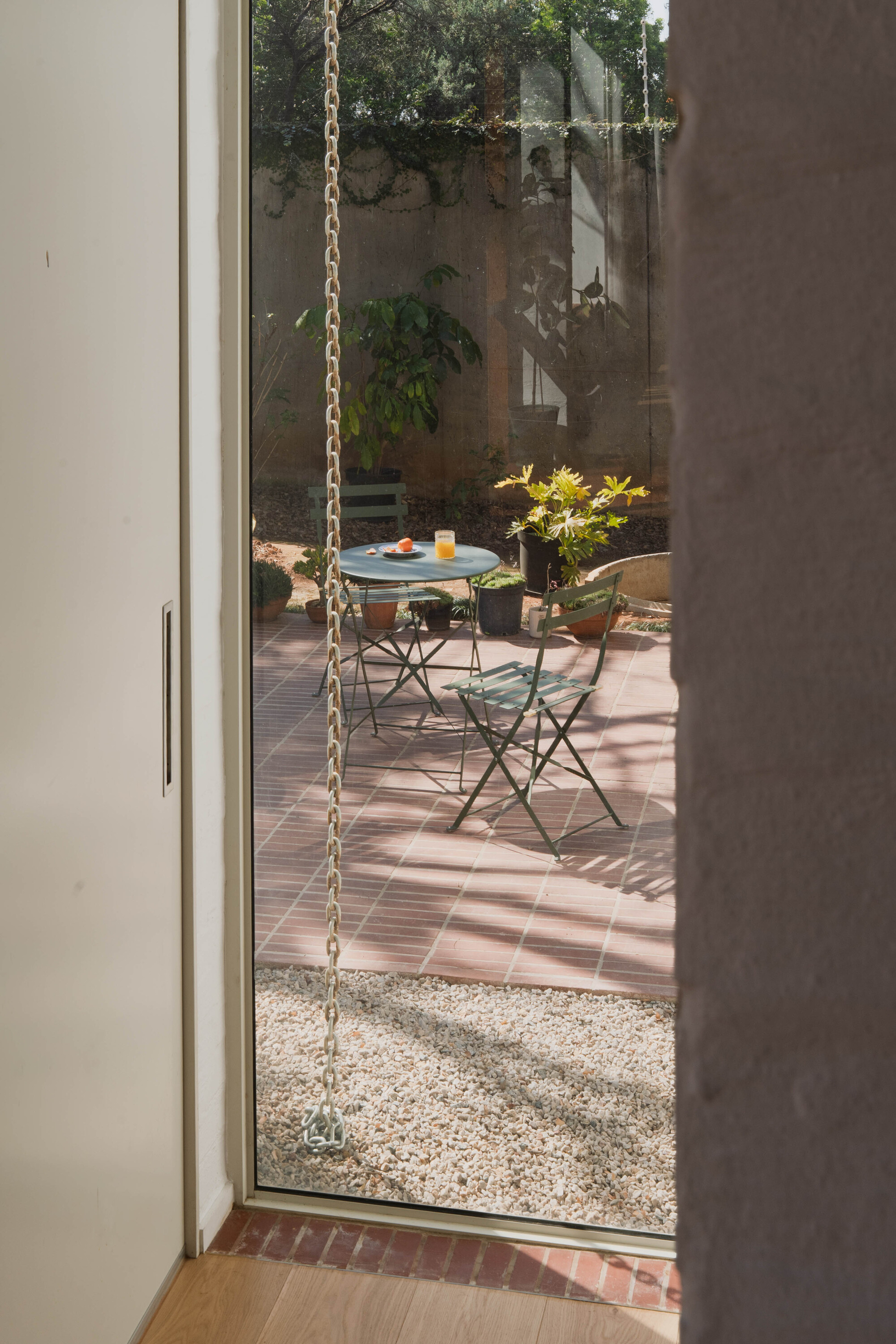 Gallery of Two Sides House / MiMo Architects - 18