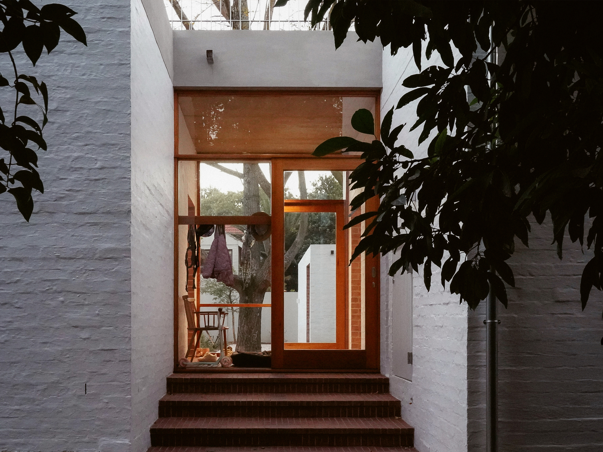 Gallery of Two Sides House / MiMo Architects - 23