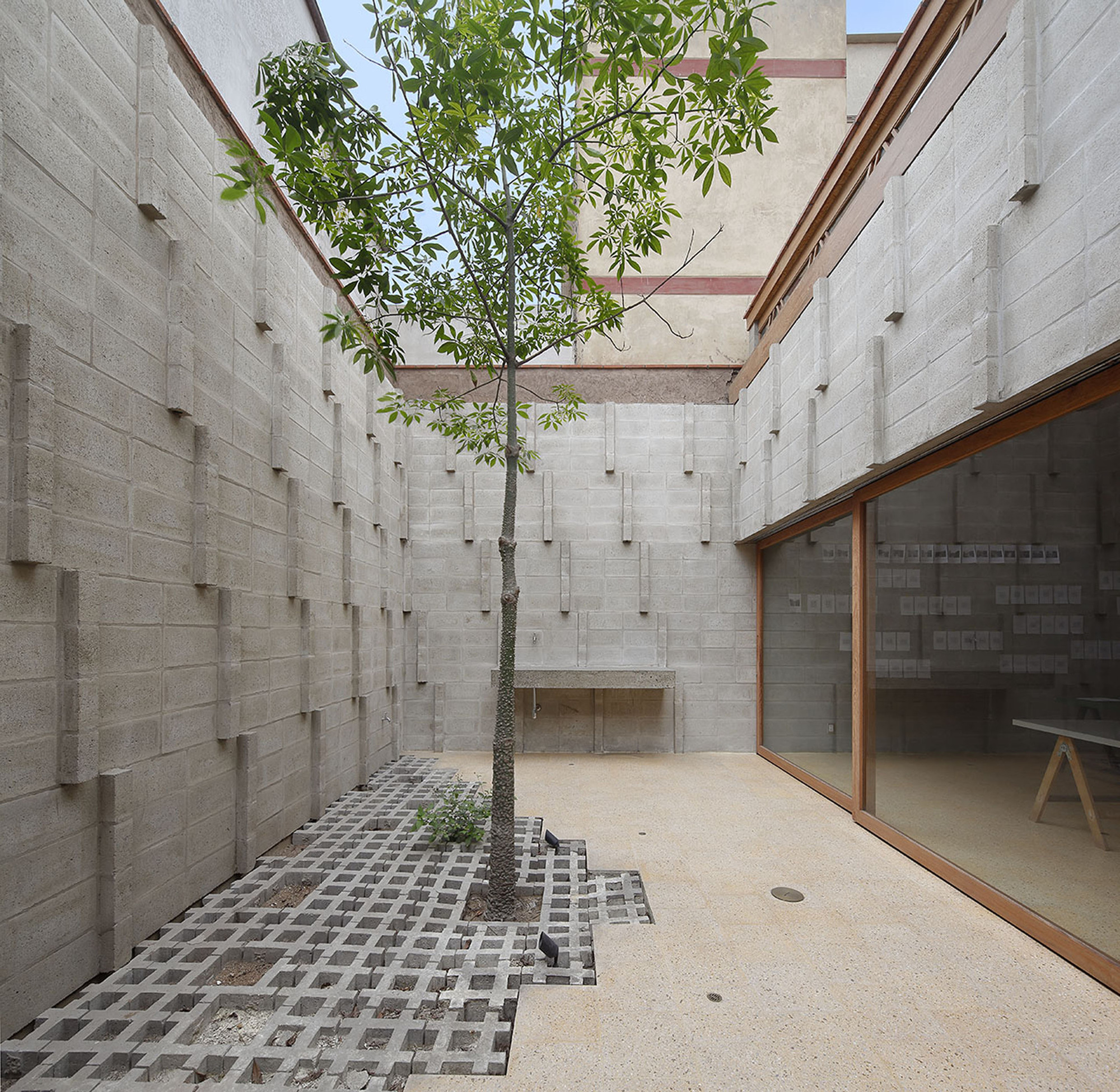Gallery of Studio-Workshop for Photographers / Roman Bauer Arquitectos - 8