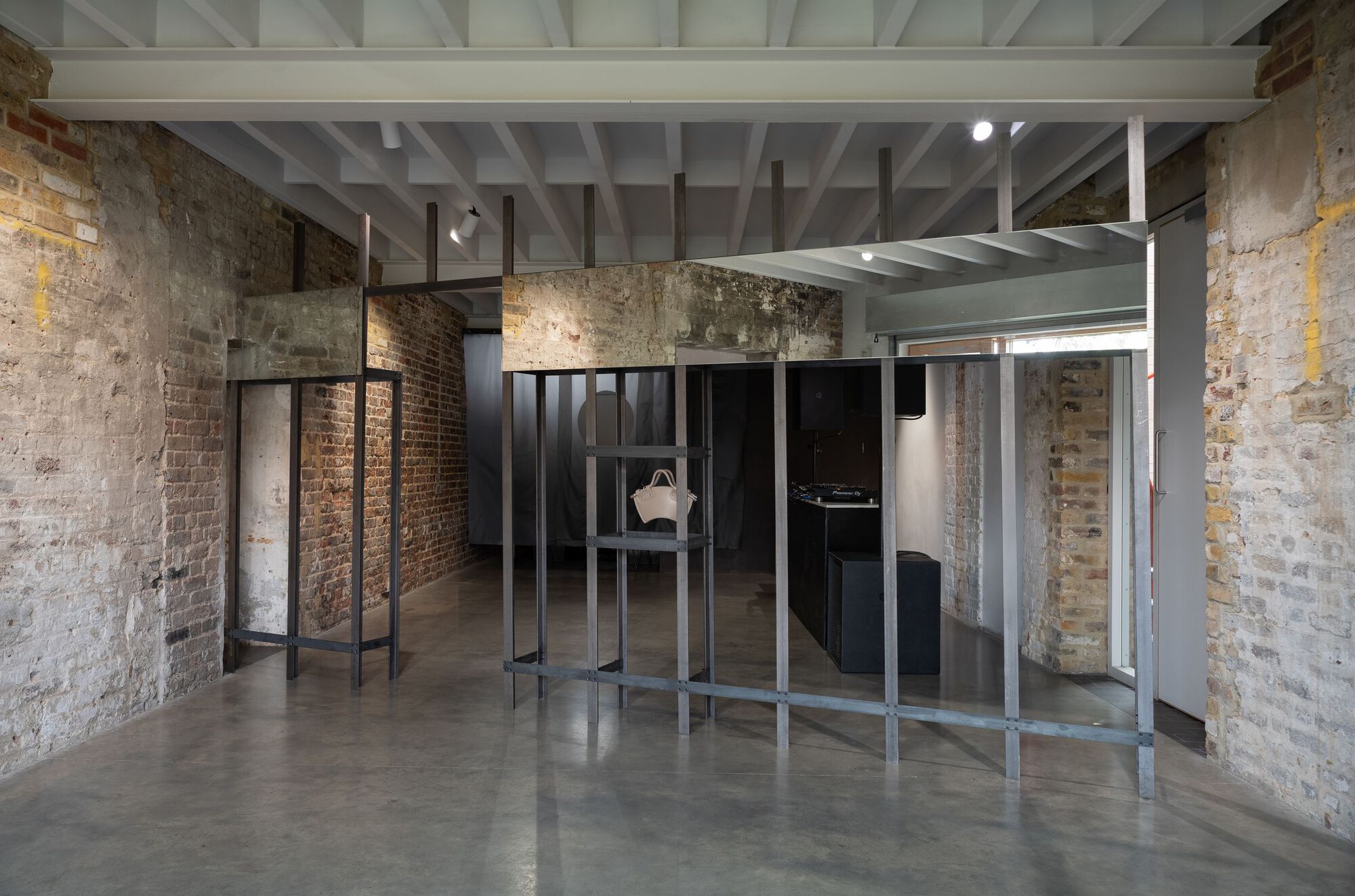 Galeria de Pop-Up Store THE FRIDGE, ONATERI’s / Clube - 7