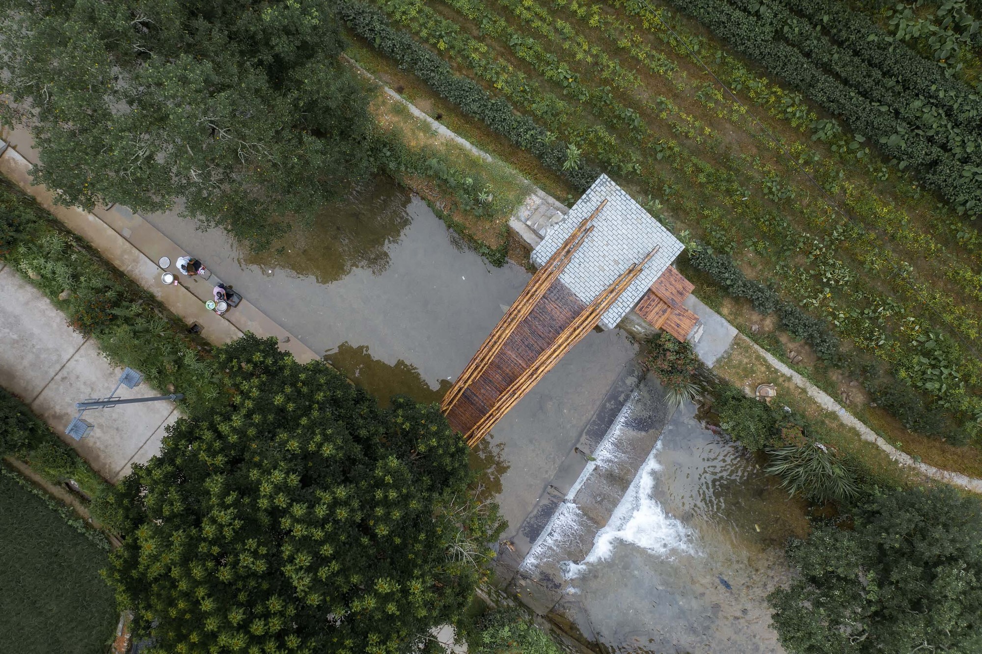 Gallery of Hybrid Craft: 5 Pedestrian Bridges Reimagining Natural ...
