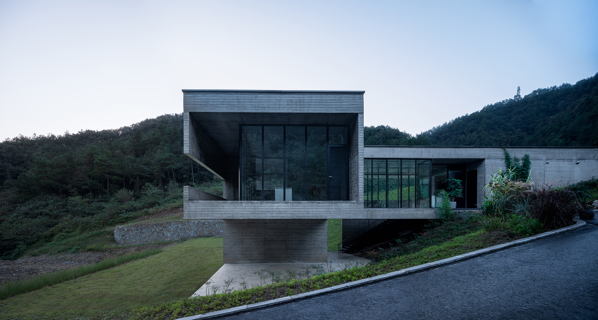 Gallery of Wudang Mountain Visitor Center / Moguang Studio - 23