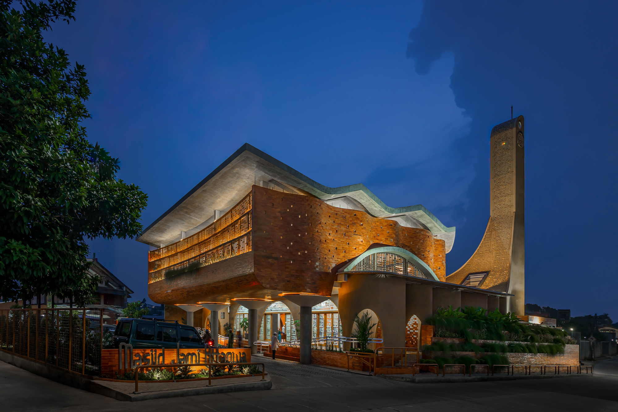 Gallery of Jami At-Taqwa Mosque Cibinong / Ismail Solehudin ...
