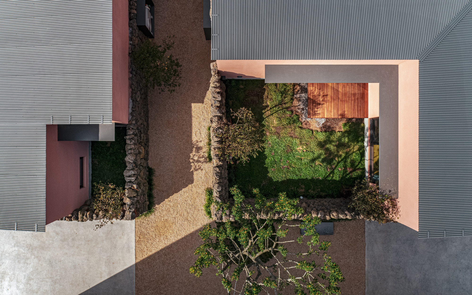 Gallery of Stone Wall Stay House / Atelier O - 27