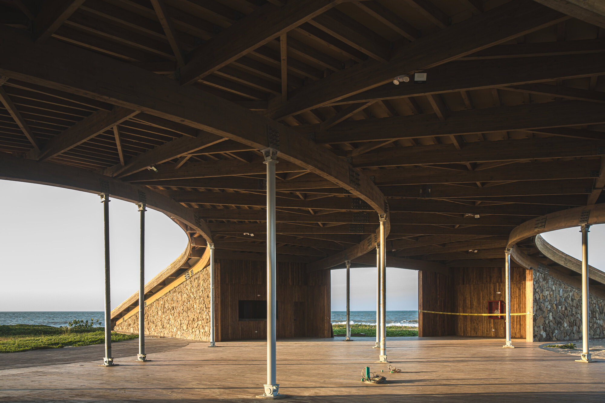 画廊 Salinas del Rey 水上运动中心 / DEB + El Equipo Mazzanti - 6