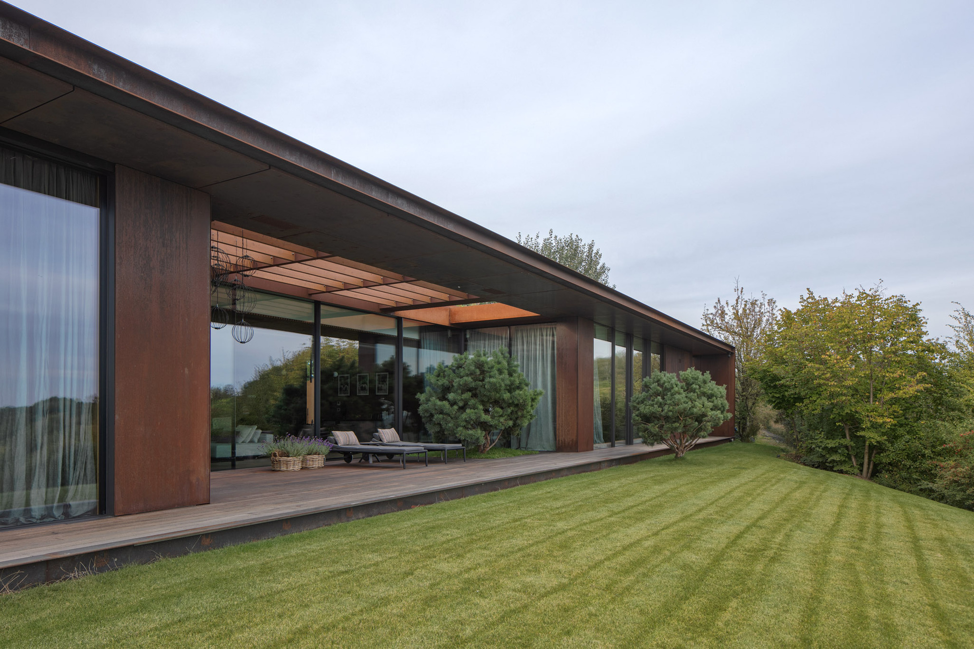 Gallery of House in the Slope / 77 Studio architecture - 14