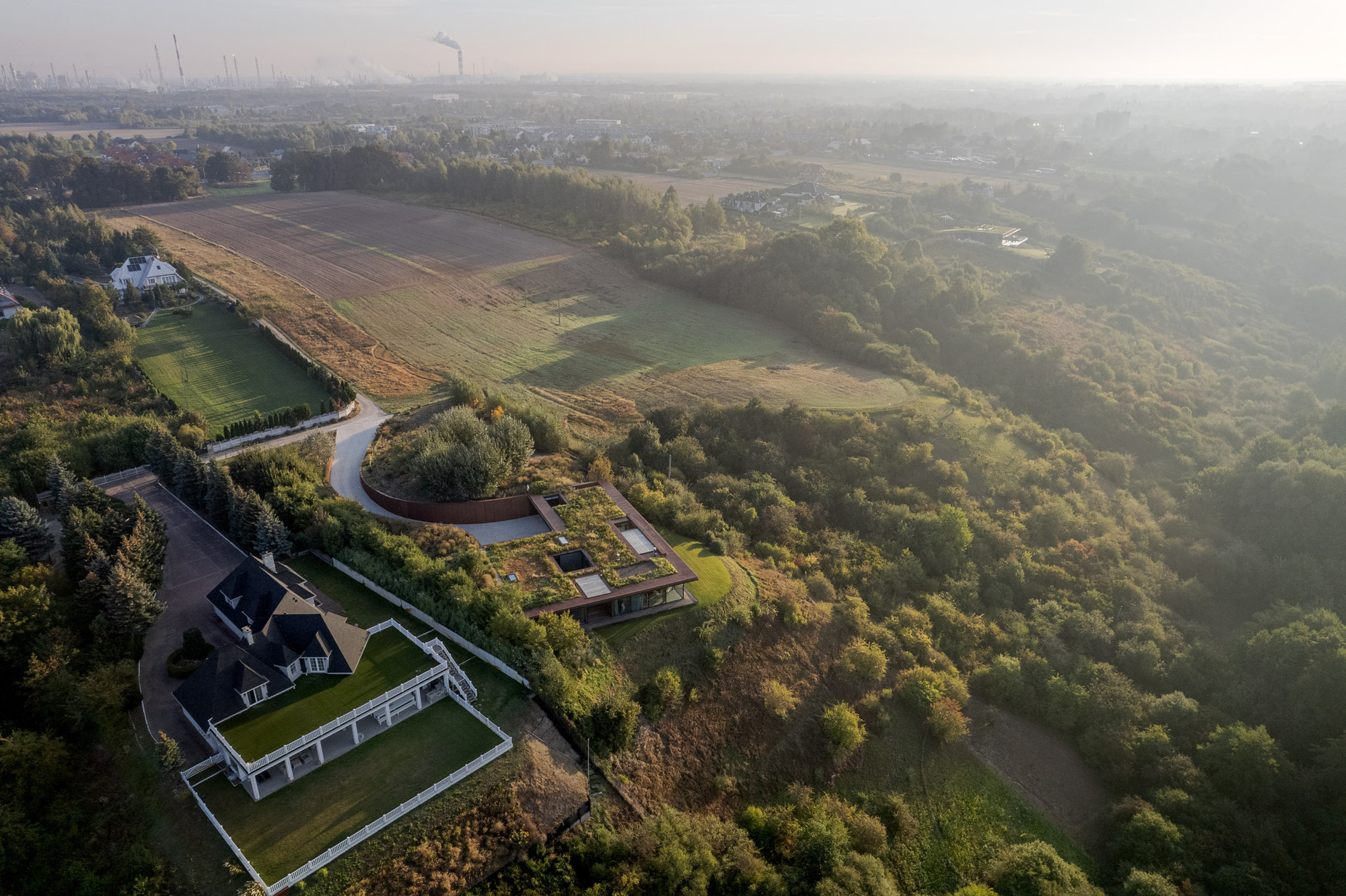 Gallery of House in the Slope / 77 Studio architecture - 26