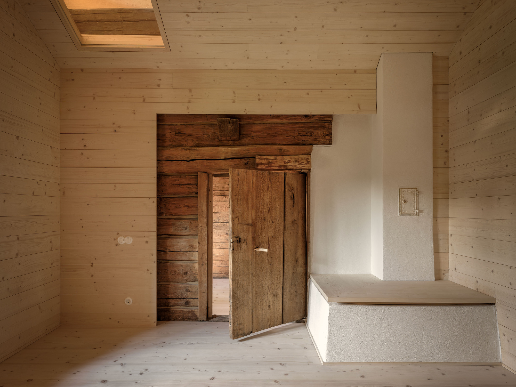 Gallery of House with an Elevated Roof / Maximilian Hartinger Architekt - 9
