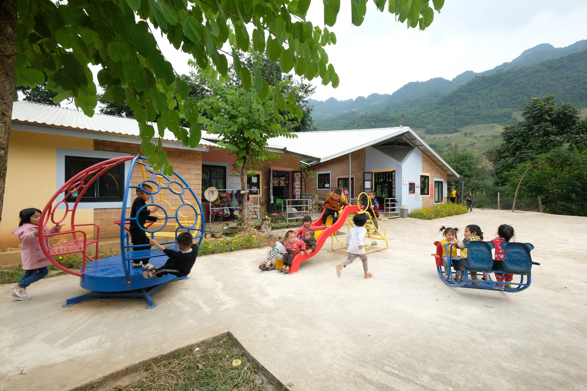 Galeria de Creche Chieng Ban / 1+1>2 Architects - 2