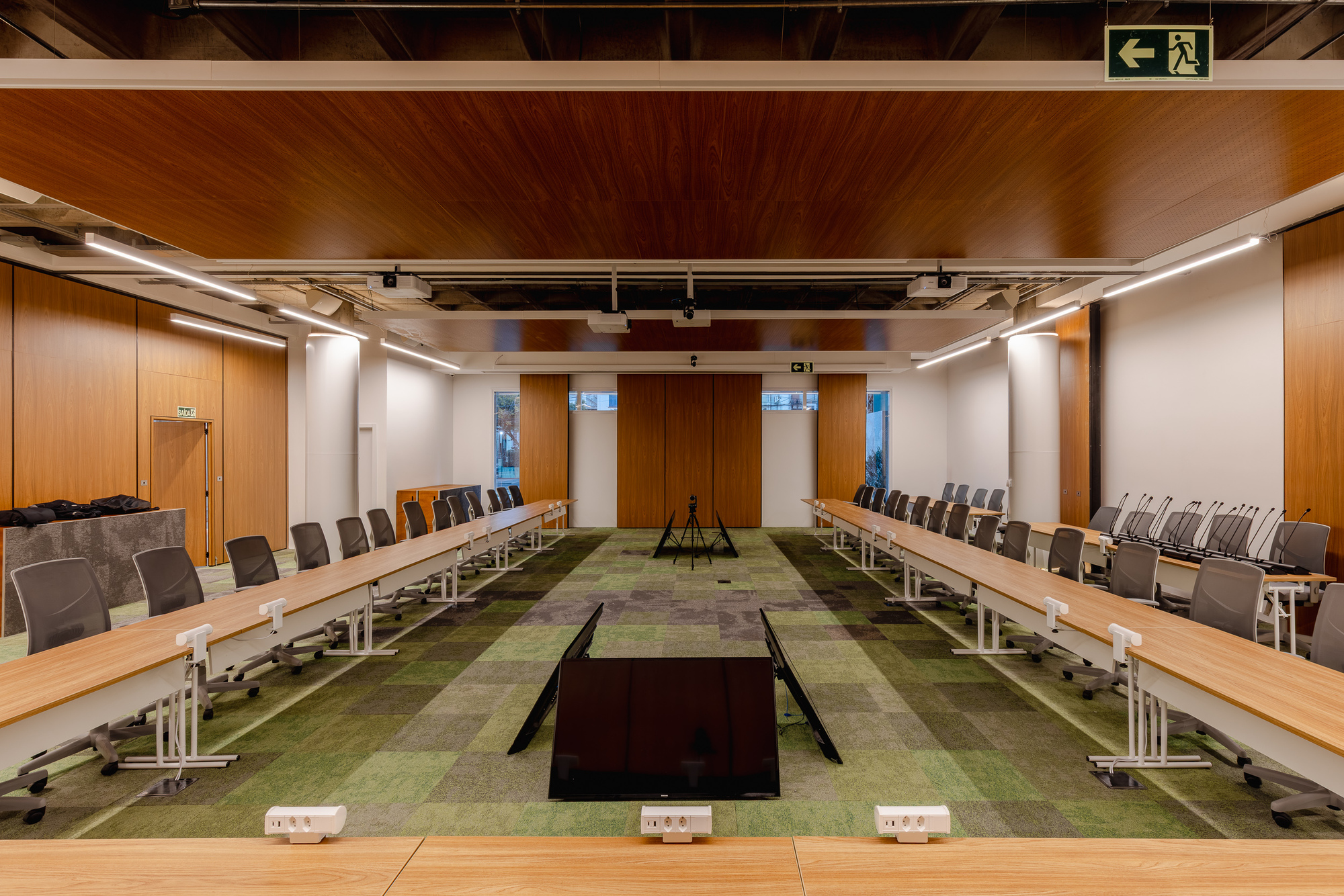 Galeria de Edifício Unimed Federação / AT Arquitetura - 14