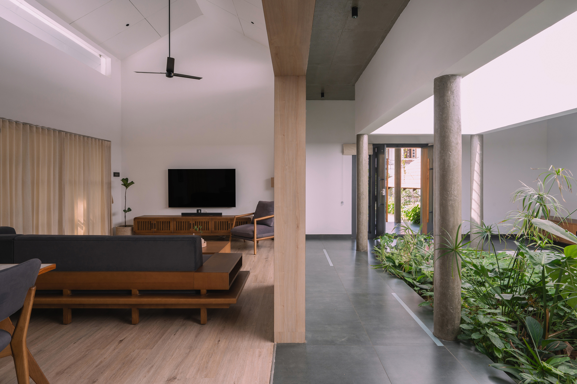 Gallery of Teal House / Monsoon Projects - 13