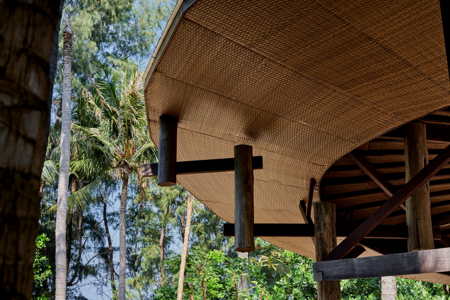 Galeria de Centro de Yoga Coconut Wellness Garden / RAD+ar (Research ...