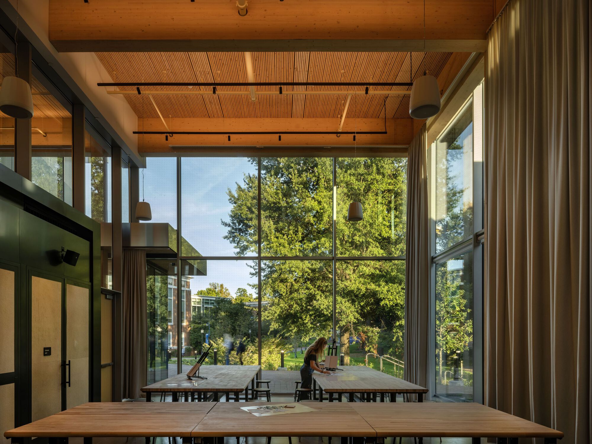 画廊 布隆伯格学生活动中心 / BIG + Rockwell Group + Michael Van Valkenburgh ...