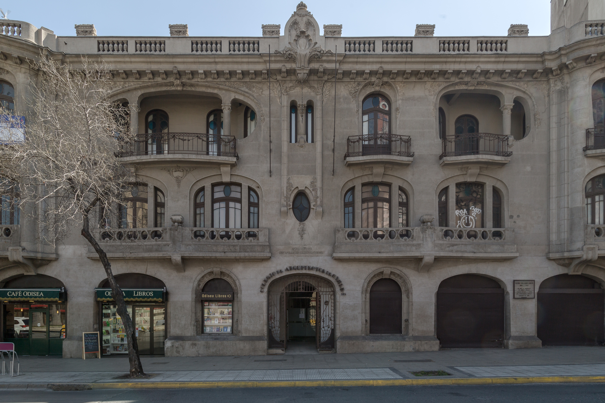 Galería de La Bienal de Arquitectura de Chile transformó una iglesia en ...