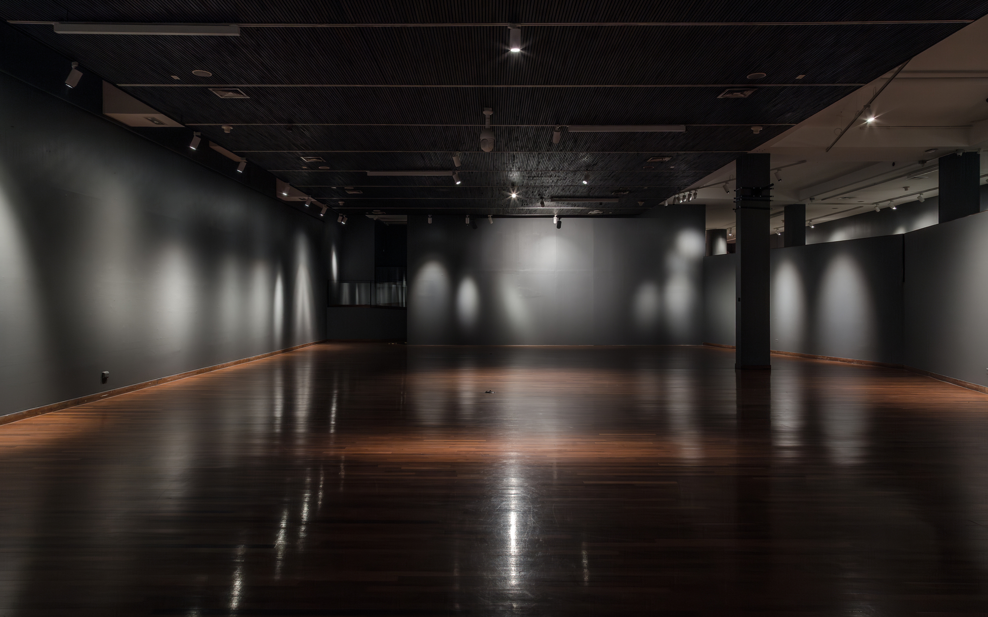 Galería de La Bienal de Arquitectura de Chile transformó una iglesia en ...