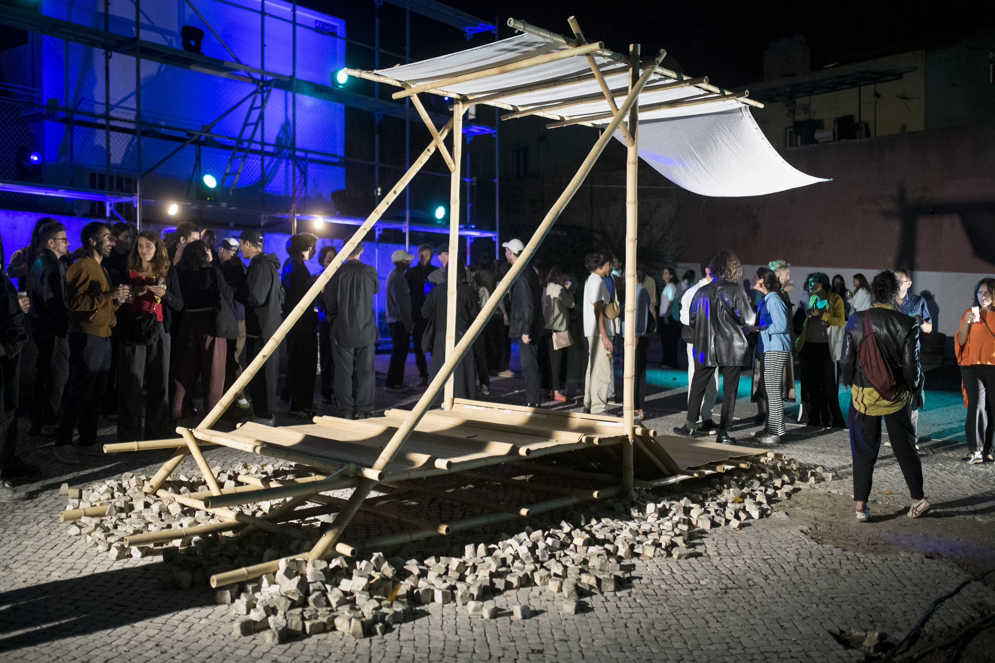 Galeria de Trienal de Arquitetura de Lisboa 2025 analisa a tecnosfera e ...