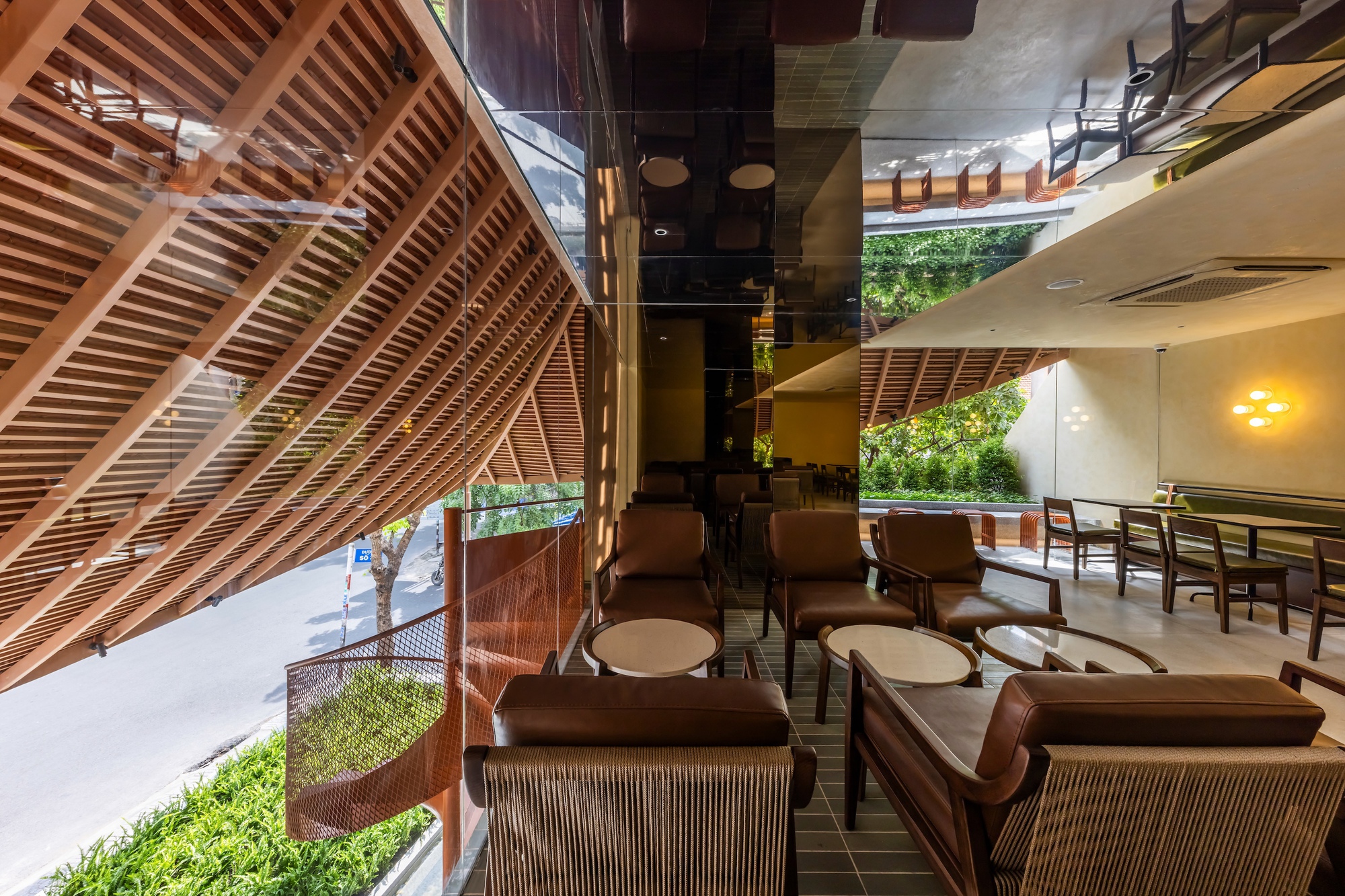 Gallery of CHUK Heritage Cafe / 6717 Studio - 14