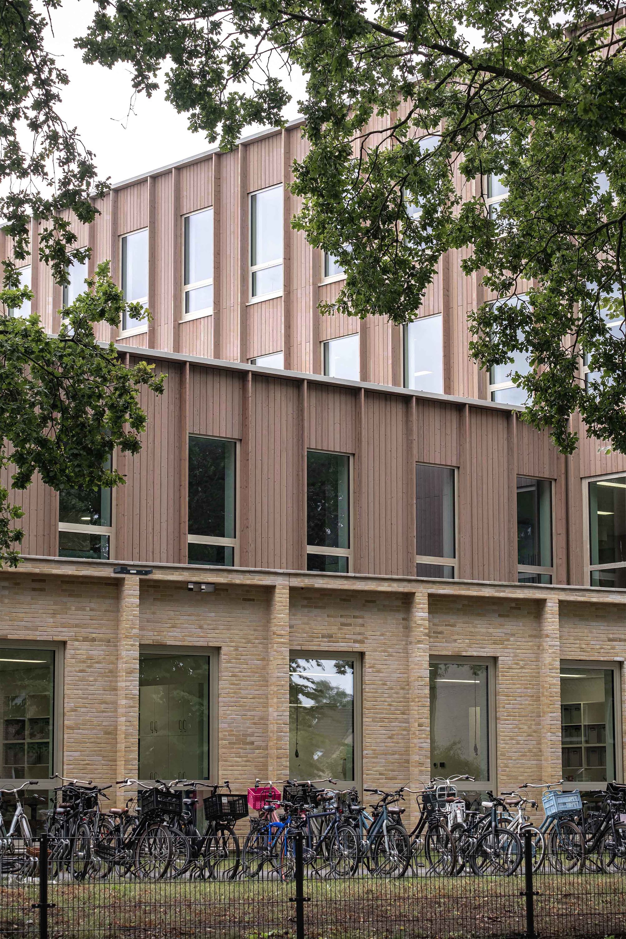 Gallery of Het Streek Lyceum School / Atelier van Berlo + Ector ...
