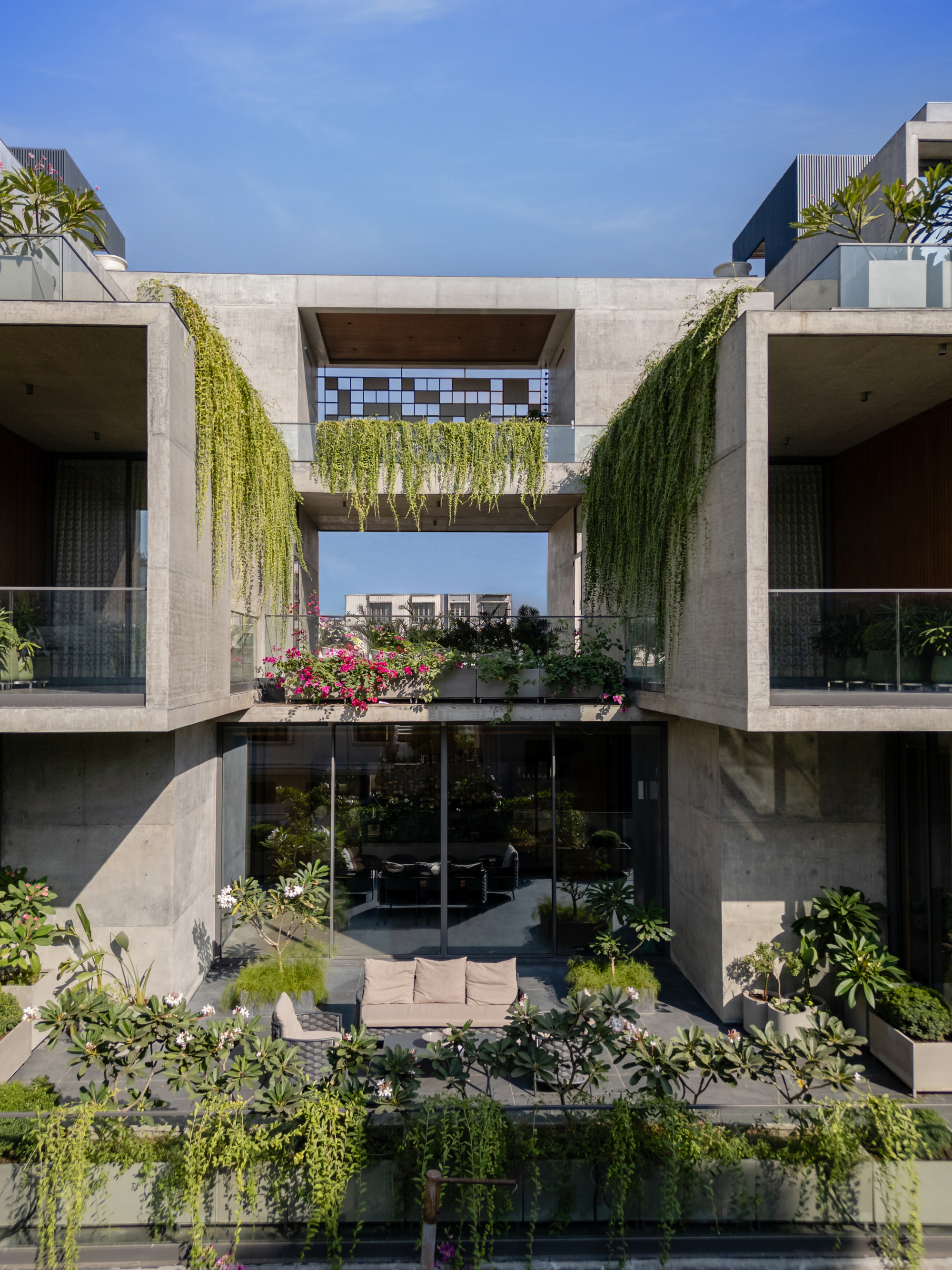 Gallery of Twin House / Design Work Group - 7