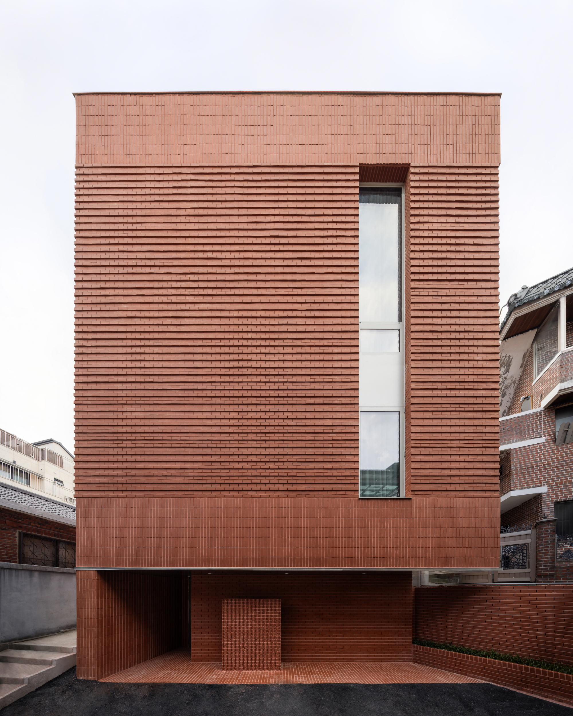 Gallery of Layered Building / Atelier ITCH - 2