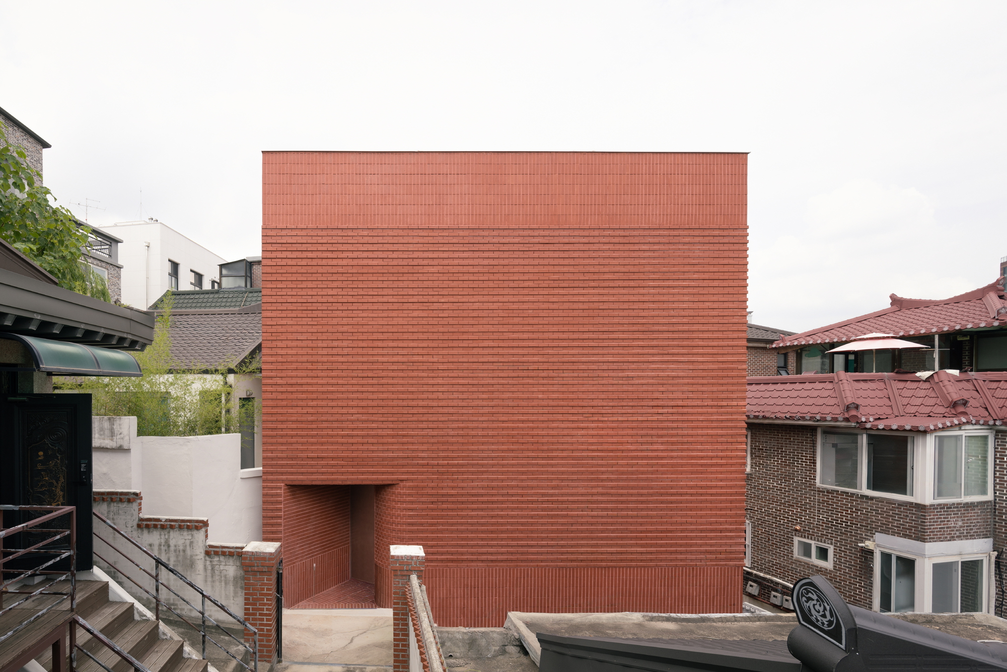 Gallery of Layered Building / Atelier ITCH - 6