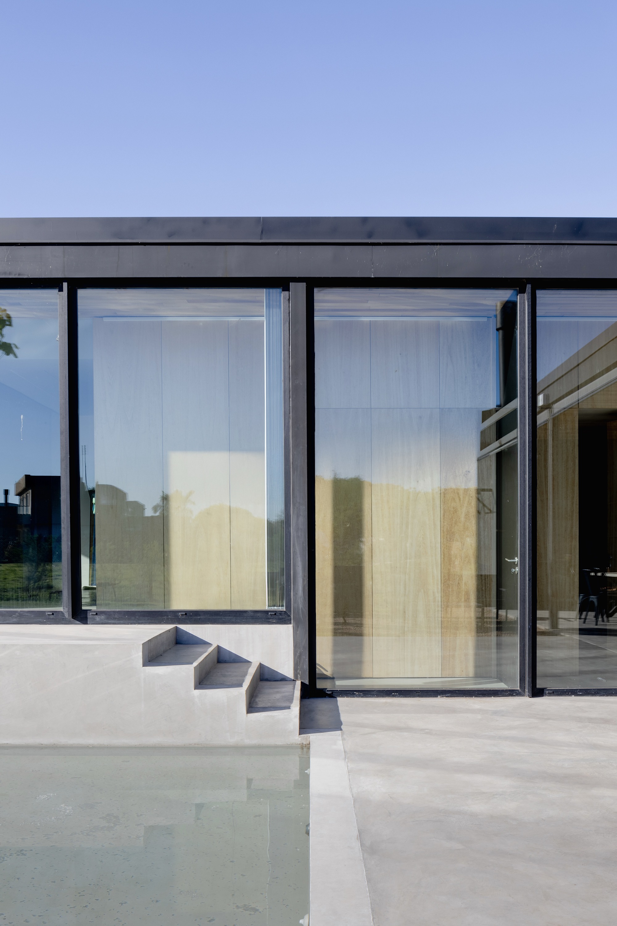 Gallery of House in Escobar / Pedro Ignacio Yáñez + Norberto Nenninger + Paola Salaberri - 8