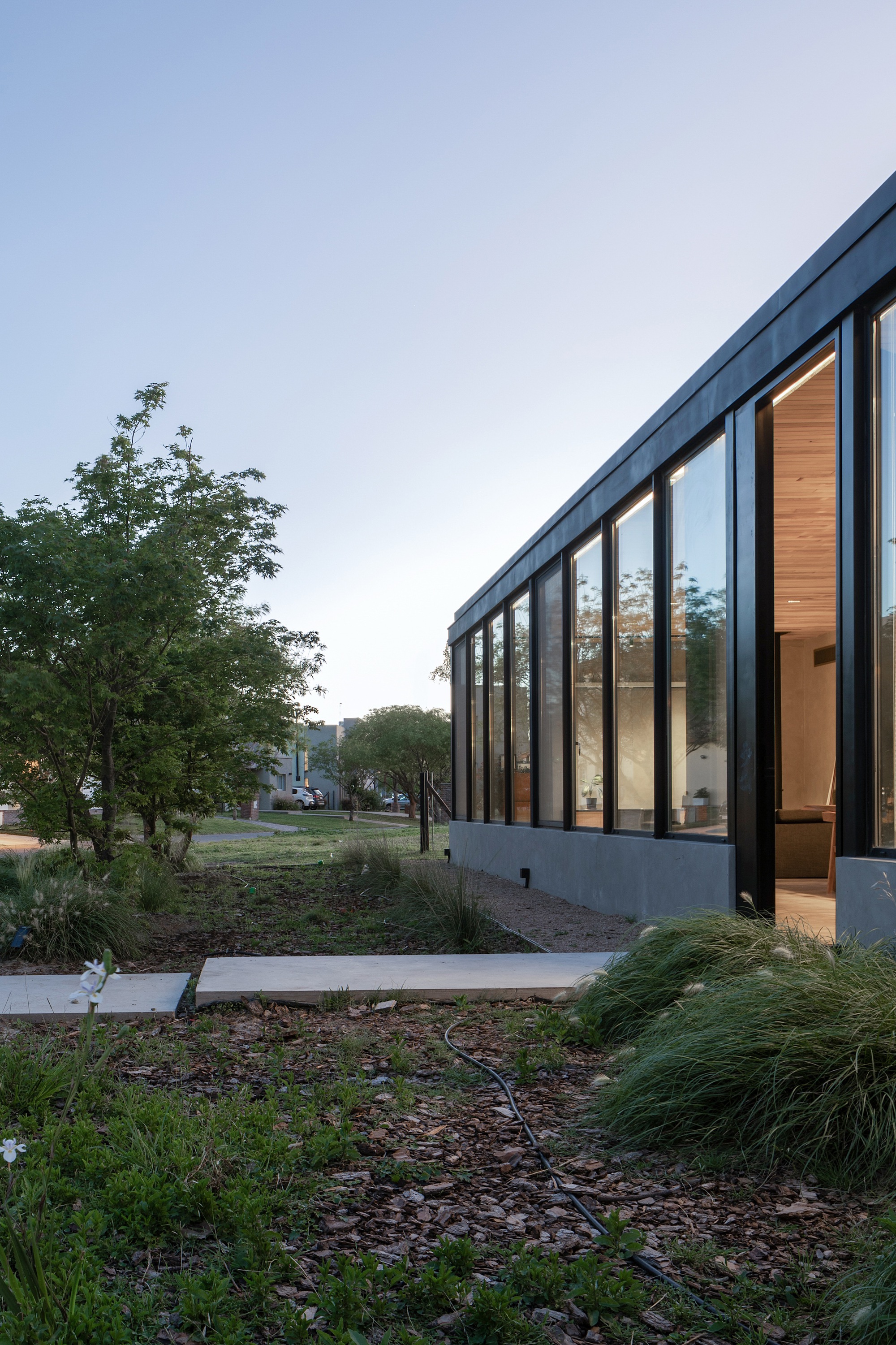 Galeria de Casa em Escobar / Pedro Ignacio Yáñez + Norberto Nenninger + Paola Salaberri - 5