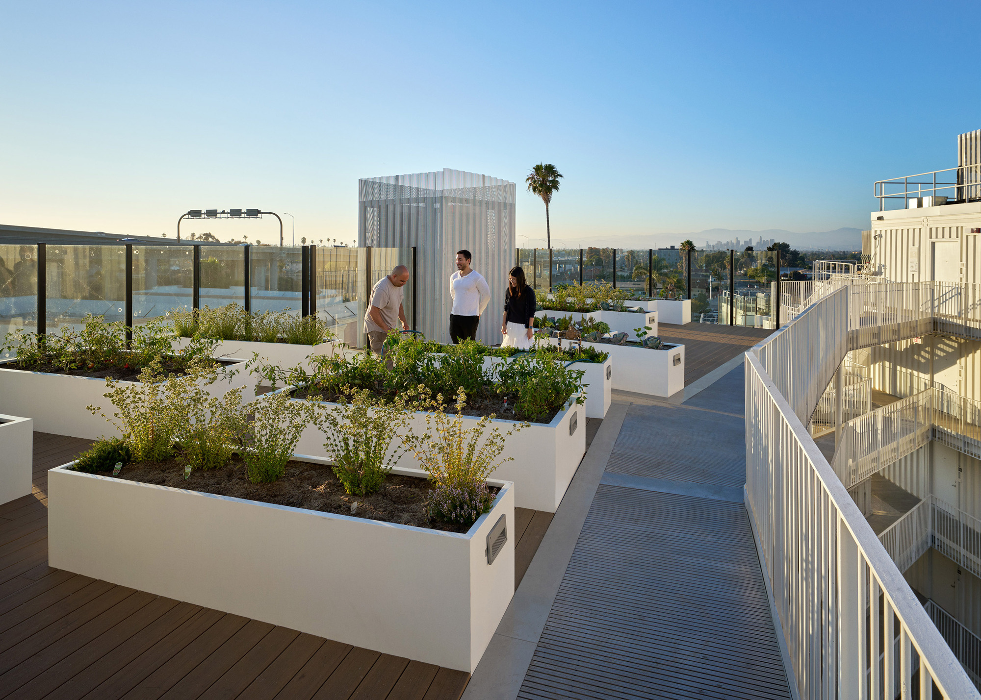 Gallery of Isla Intersections Supportive Housing and Paseo / Lorcan O ...