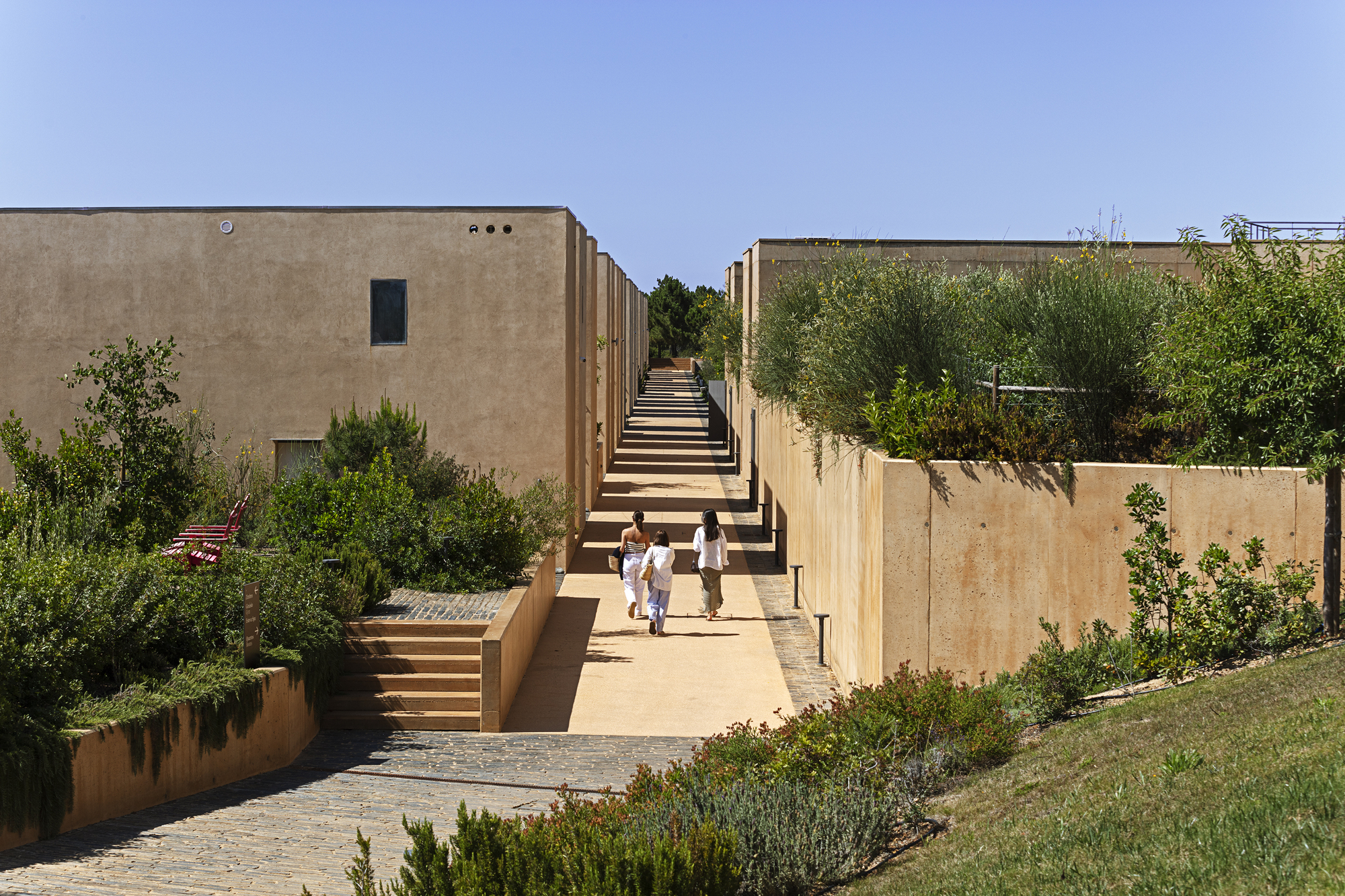 Galería de Resort Praia do Canal en la Naturaleza / Atelier Bugio - 3