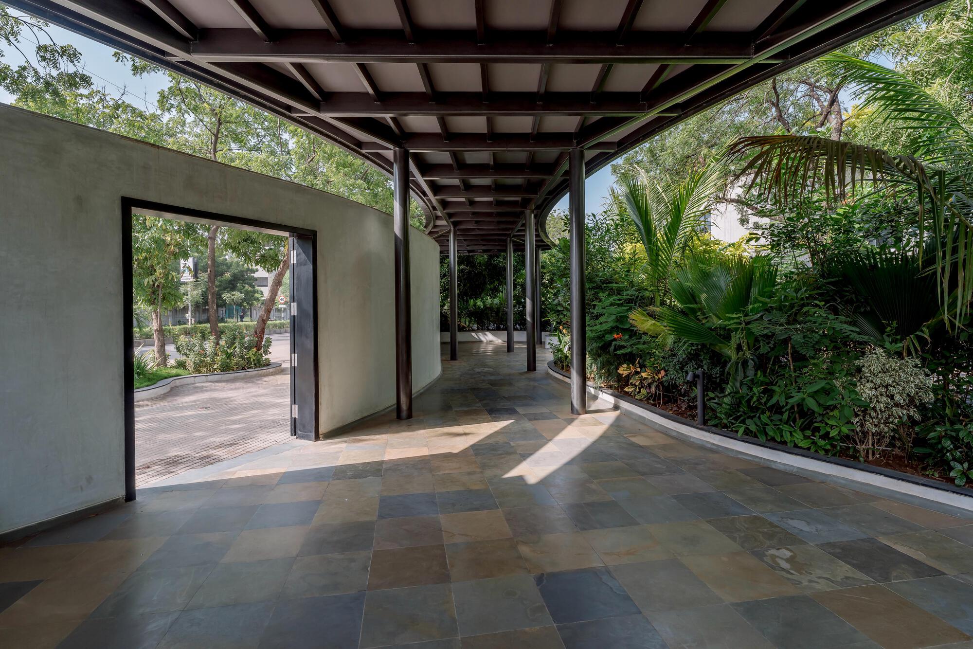 Gallery of K's Verandah / Hiren Patel Architects + Design - 13