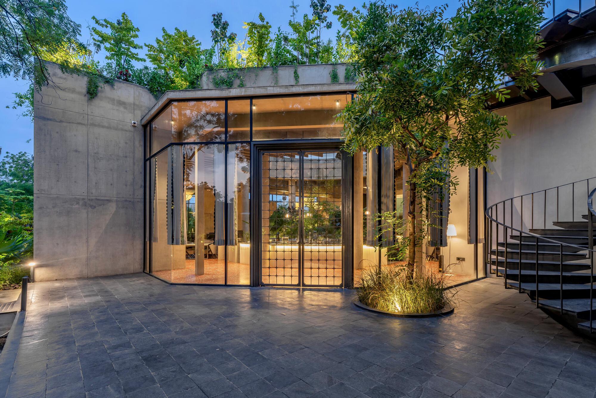 Gallery of K's Verandah / Hiren Patel Architects + Design - 29