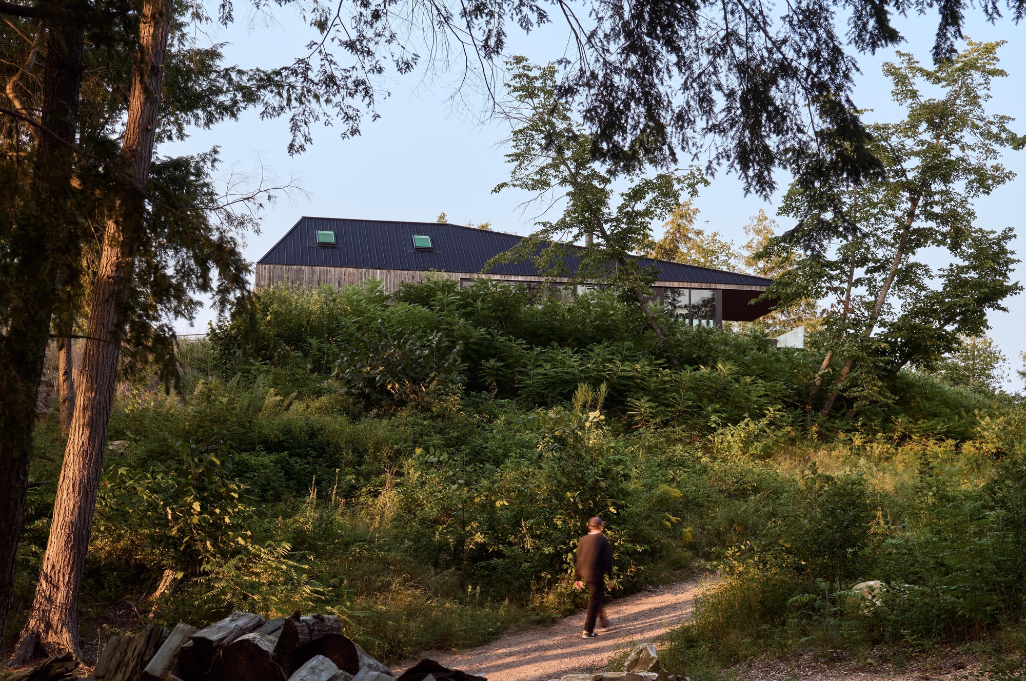 Gallery of Armstrong Cottage / Peter Braithwaite Studio - 1