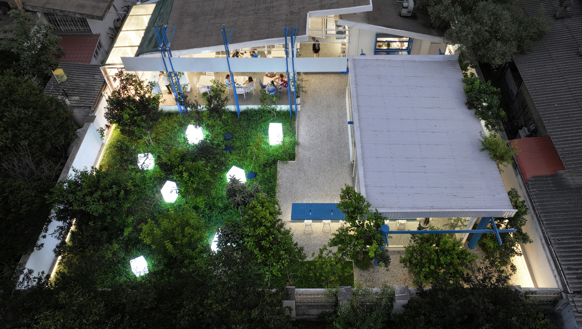 Galeria de Zest Café / VAHID JOUDI STUDIO [Architecture + Design ...