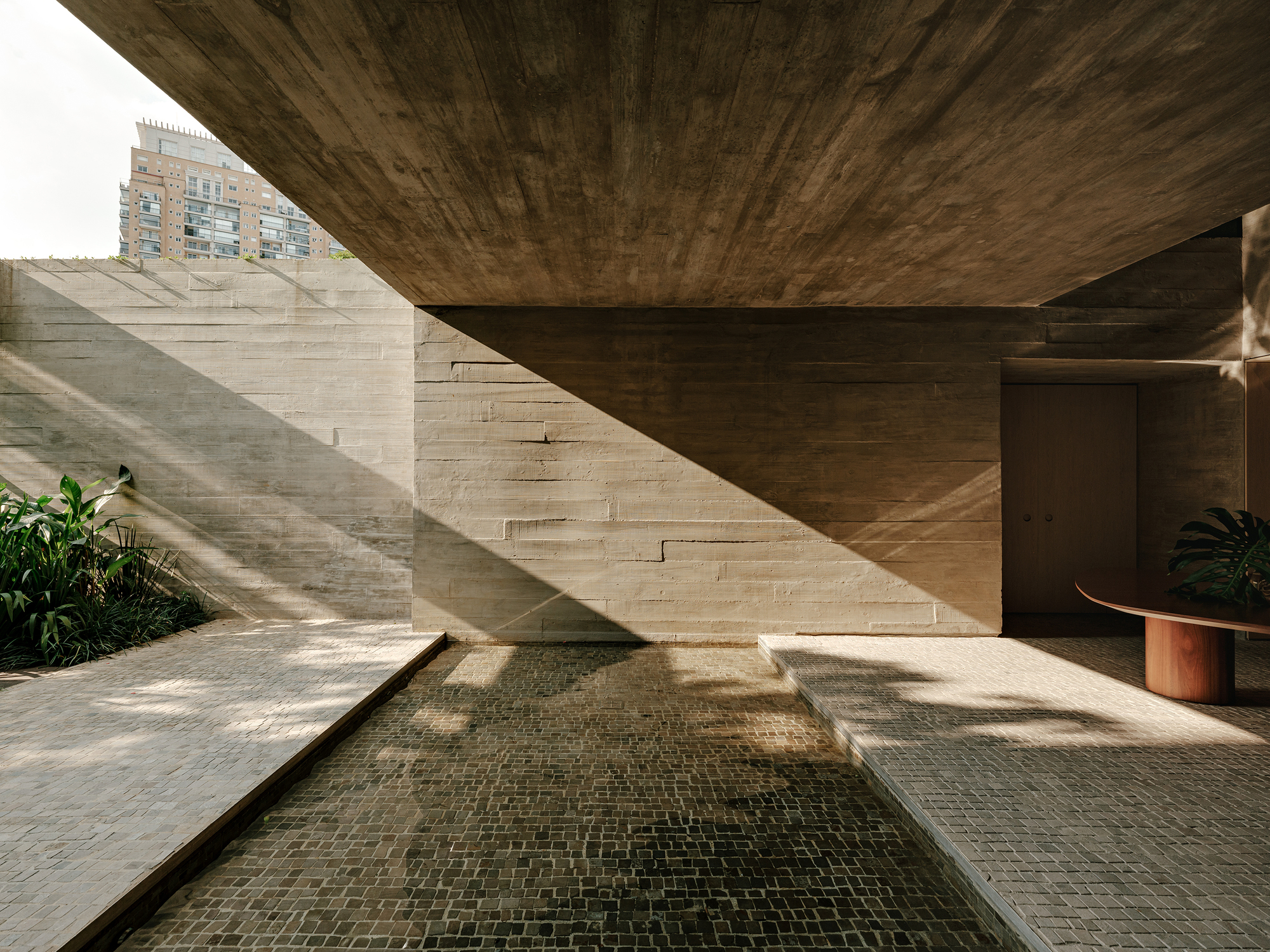 Gallery of Ibaté Building / Studio Arthur Casas - 13