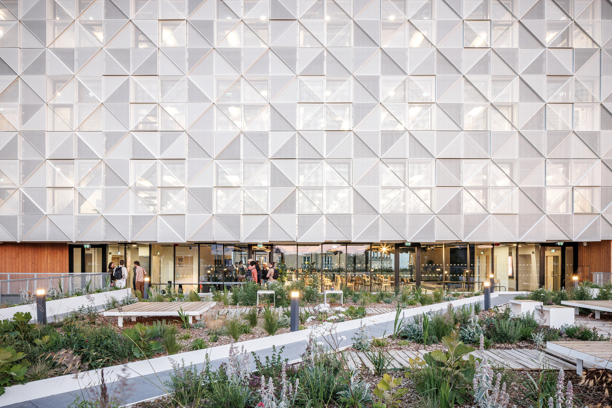 Gallery of 42UP School Extension / AR Studio d'Architectures - 44