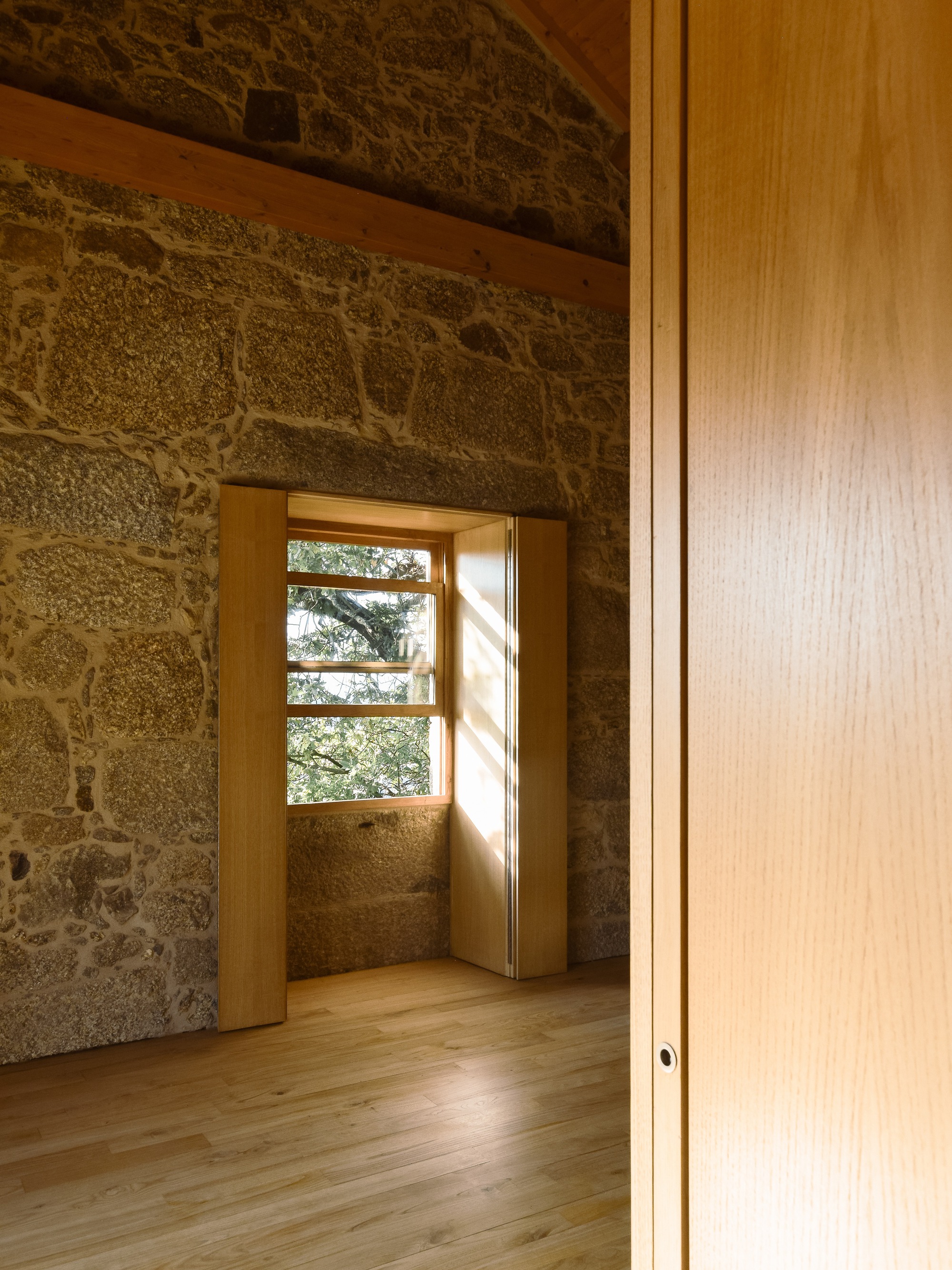 Gallery of House Eira do Cruzeiro / NOVA - 17