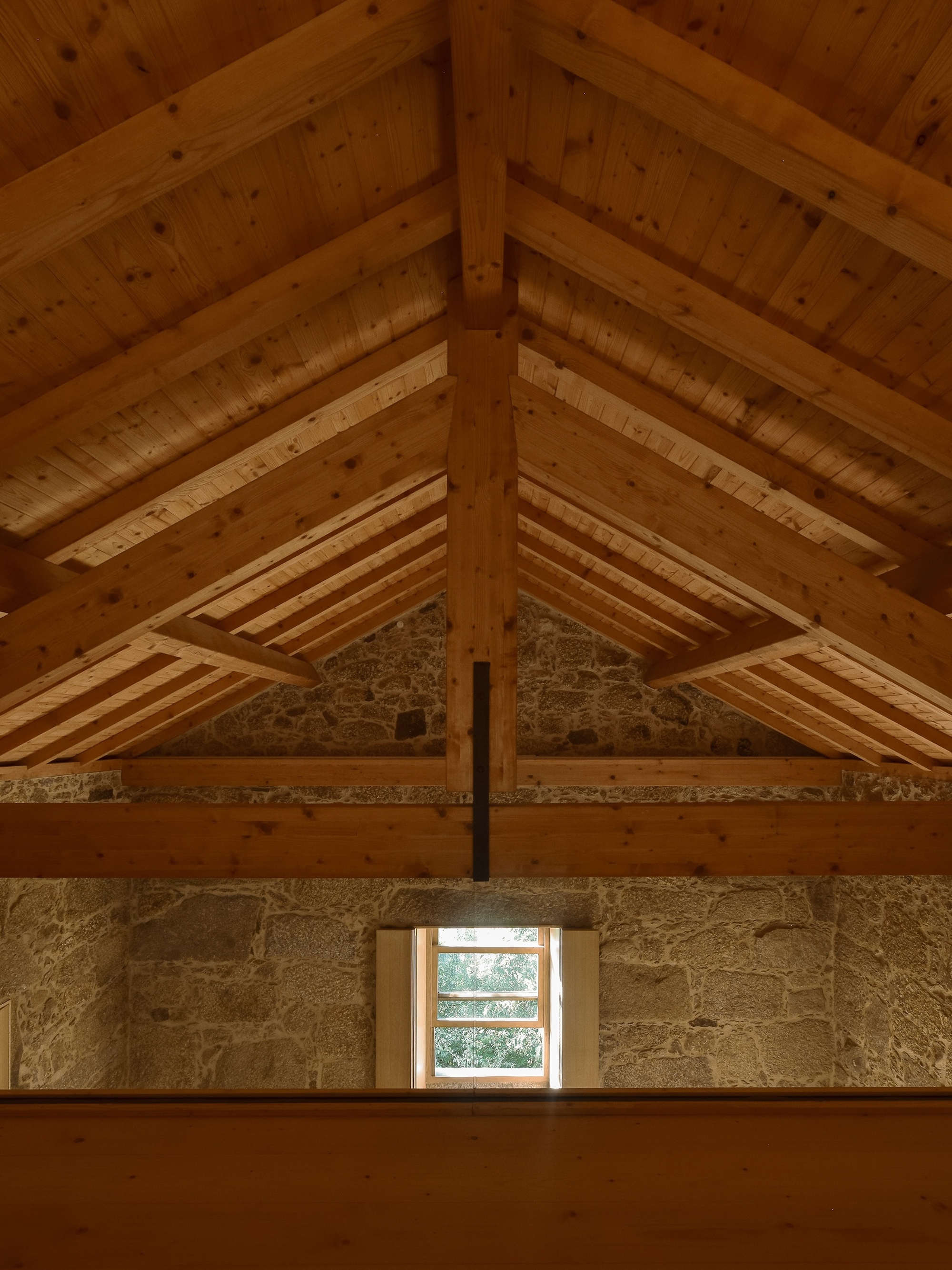 Gallery of House Eira do Cruzeiro / NOVA - 15