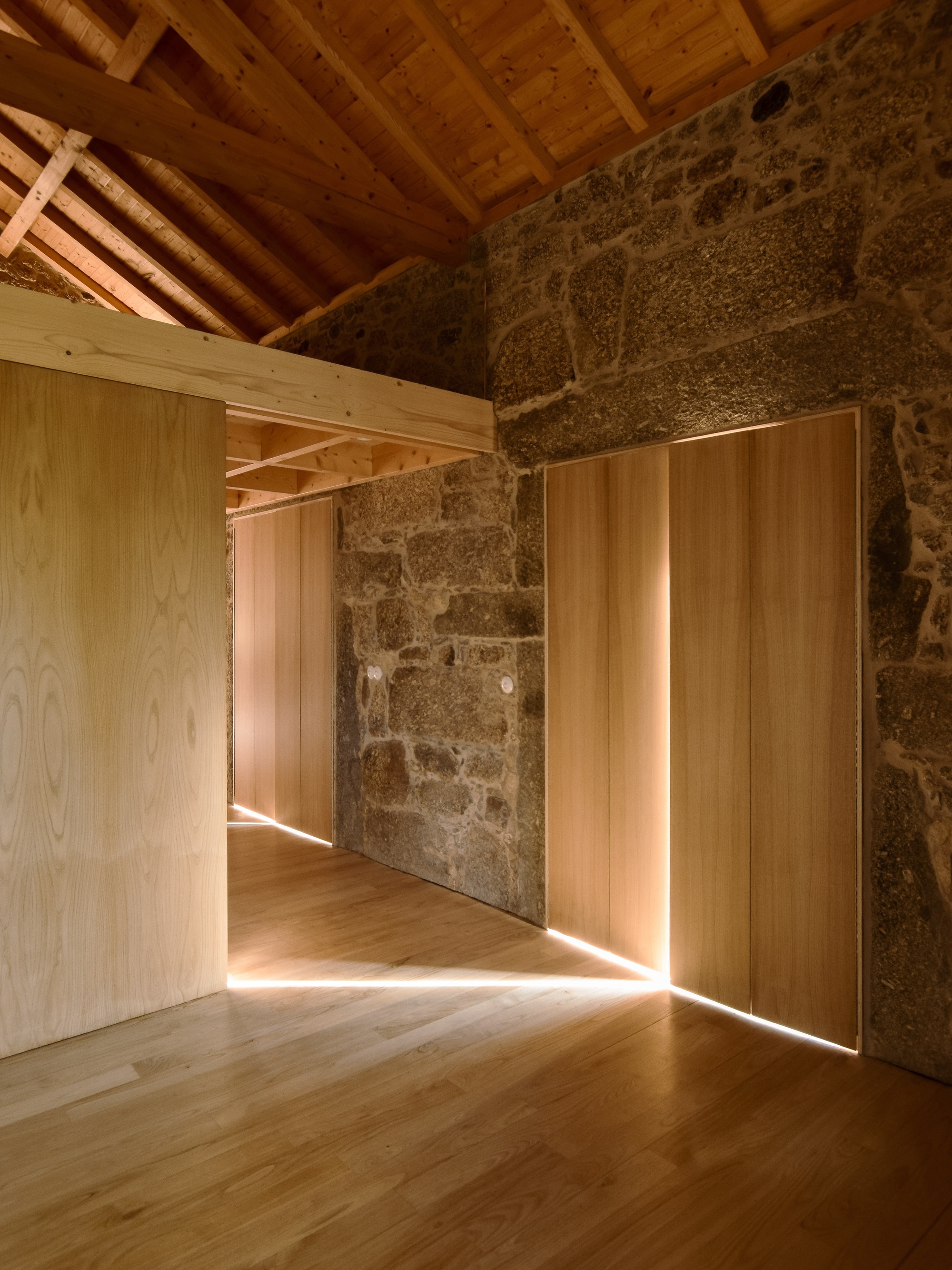 Gallery of House Eira do Cruzeiro / NOVA - 14