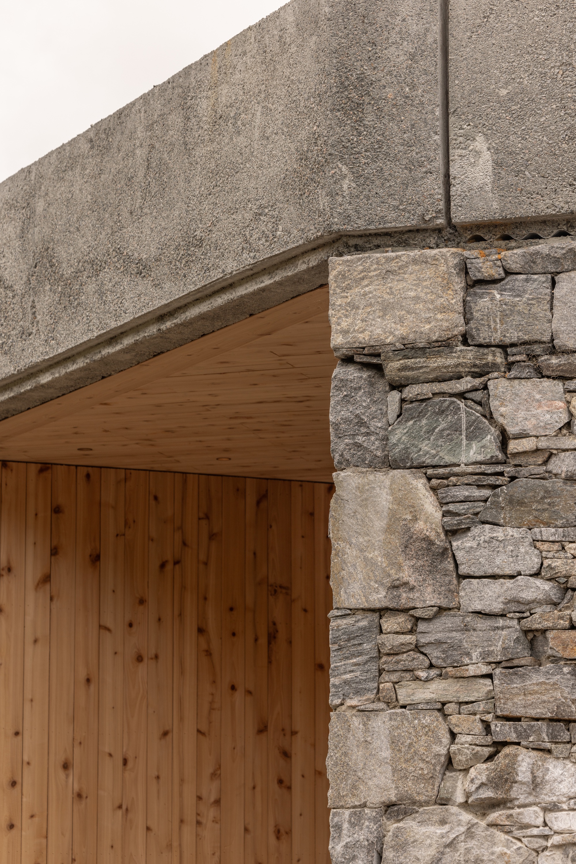 Gallery of Izat Arundell’s “Caochan na Creige” Wins RIBA House of the ...