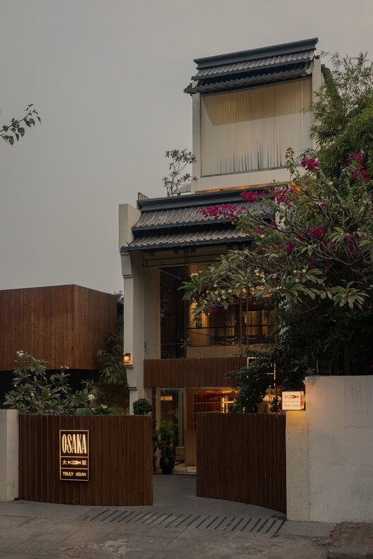 Osaka Pan Asian Restuarant / Fellow Yellow Design Studio | ArchDaily