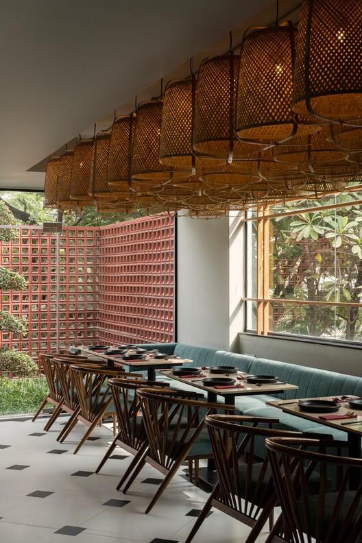 Osaka Pan Asian Restuarant / Fellow Yellow Design Studio | ArchDaily
